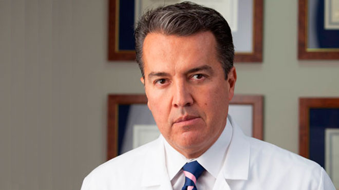 Médico venezolano enseña cirugía robótica a sanitarios en EE.UU